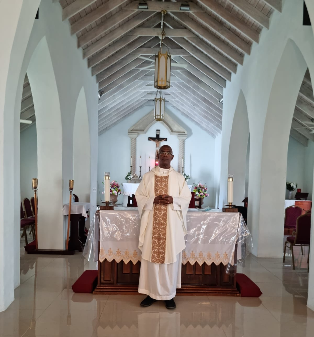 Anglican Priest visits the place of his ordination 45 years ago ...