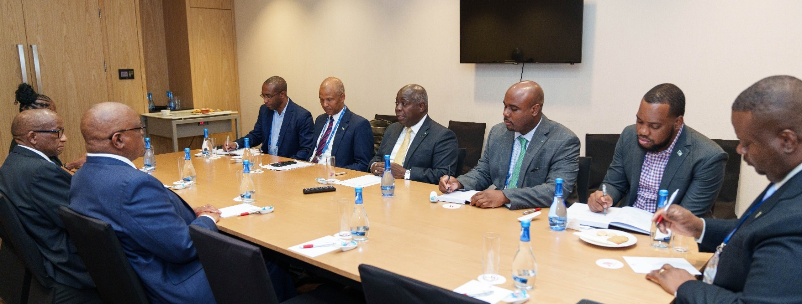 PM Davis met with the President of Botswana Mokgweetsi Masisi ...