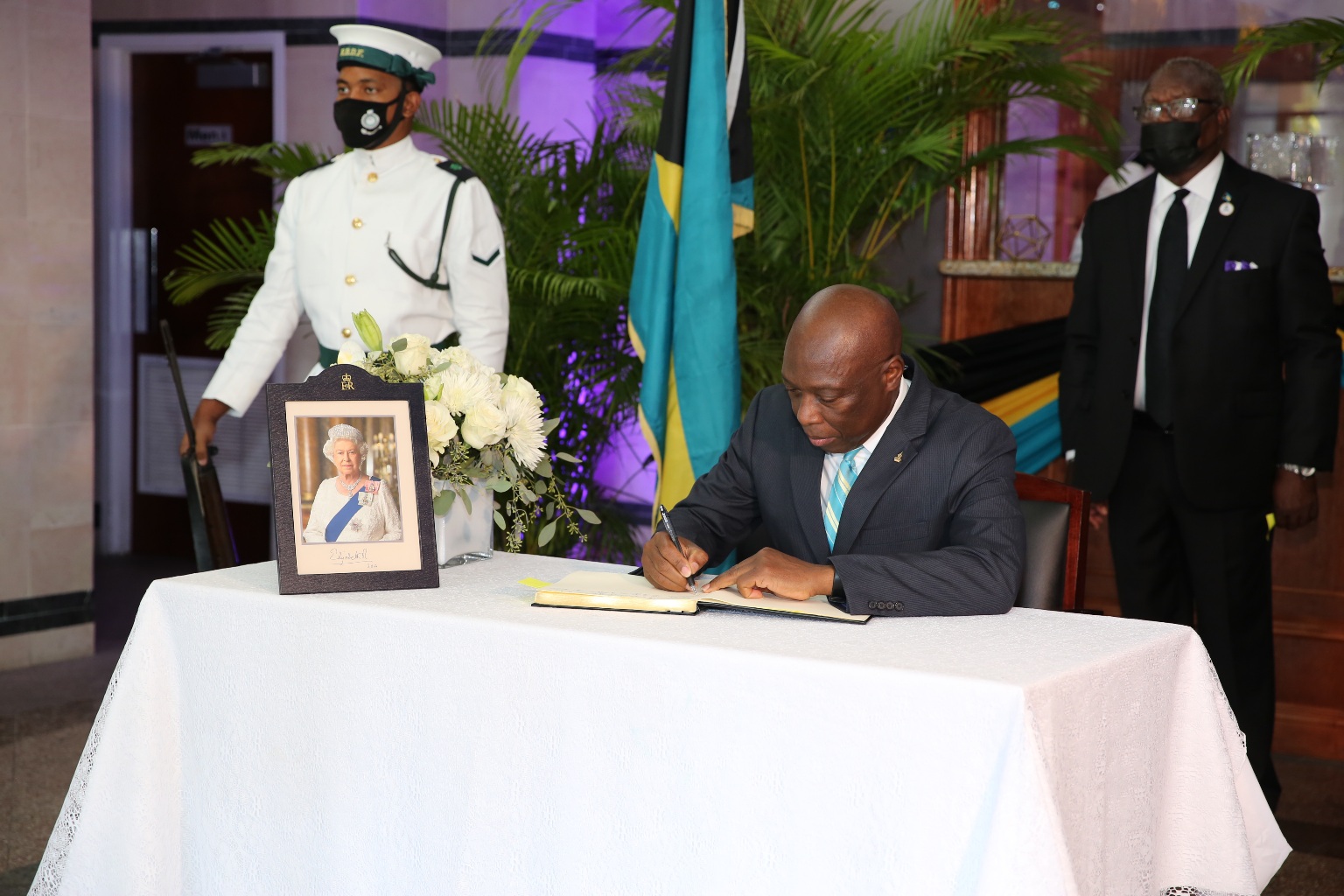Grand Bahama officials sign the Book of Condolence on the Passing of HM ...
