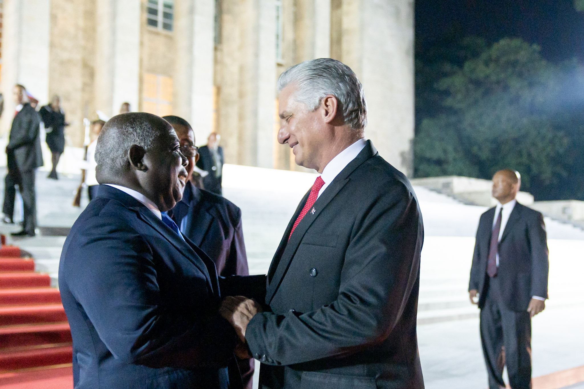 PRIME MINISTER DAVIS SITS WITH CUBAN LEADERS… | Bahamaspress.com
