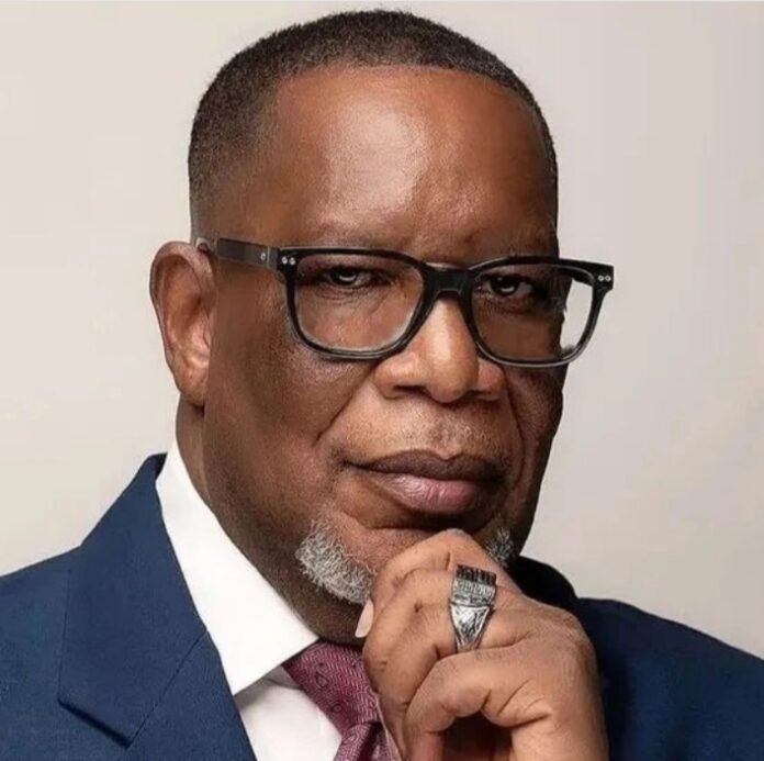 AIRPORT POLICE STOPPED LAUDERDALE PORTER CARRYING APOSTLE LEON WALLACE ...