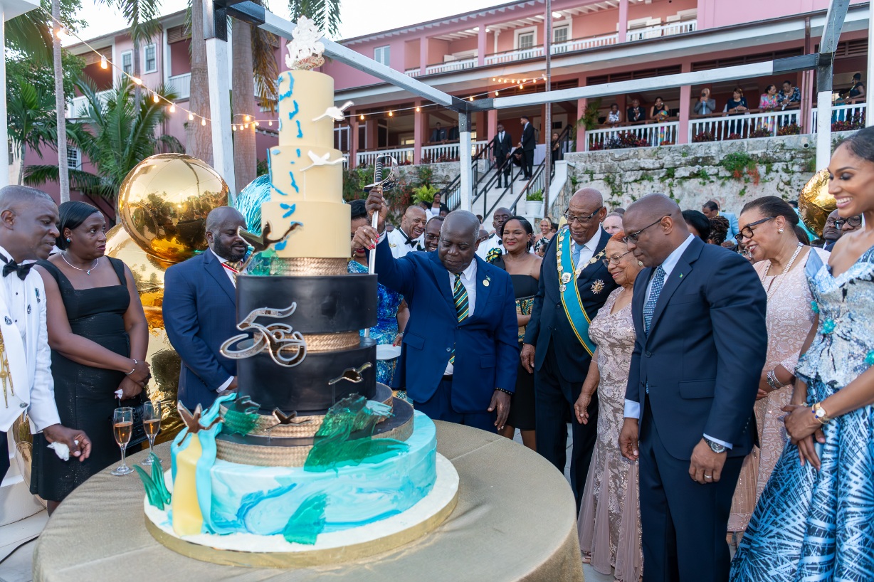 Ceremonial Cake-Cutting at the Independence State Reception ...