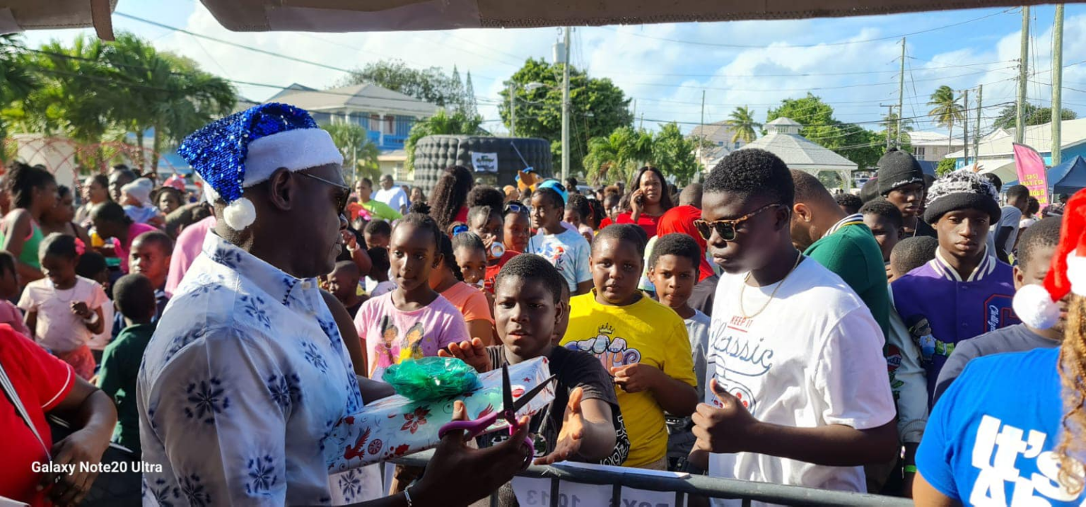 Christmas extravaganza in EXUMA as DPM Chester and Cecilia Cooper ...