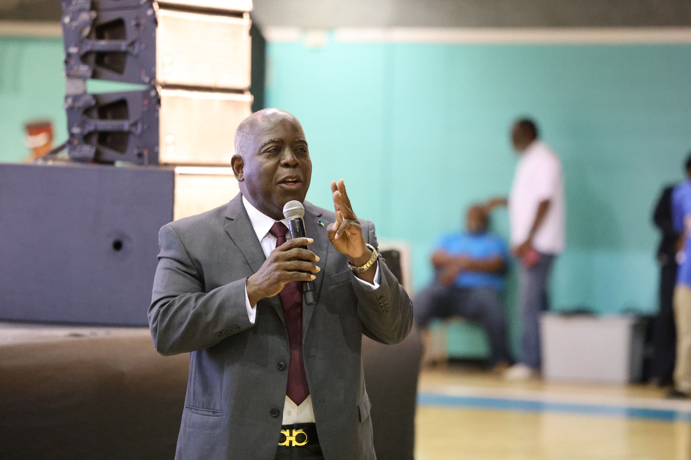 PRIME MINISTER DAVIS UNDERGOES SUCCESSFUL SURGERY | Bahamaspress.com