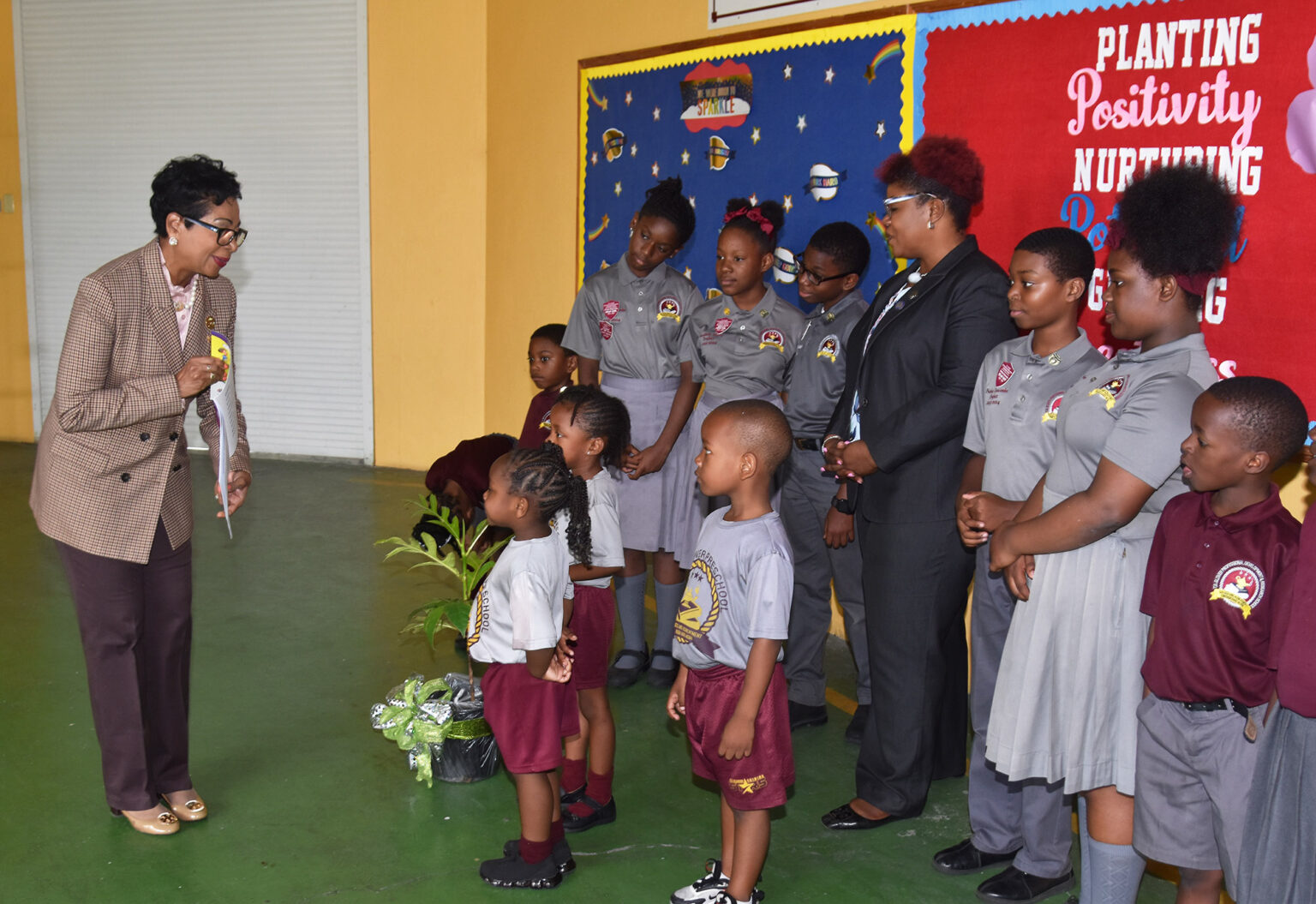 Mrs. Ann Marie Davis presents Breadfruit Trees and Breadfruit Colouring ...
