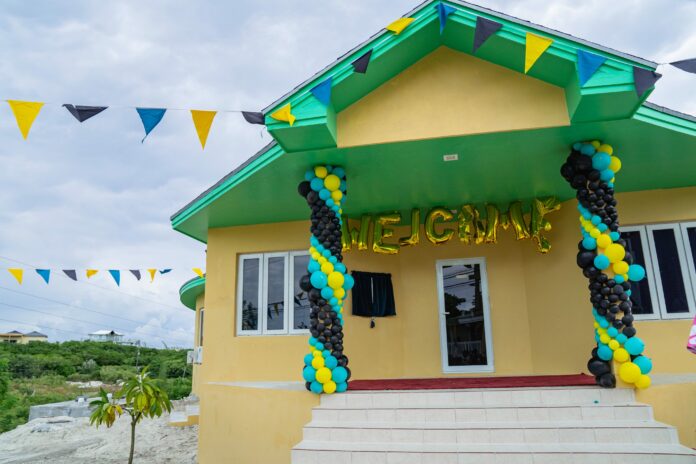 PM Davis opens Aurelia Miller Comprehensive School | Bahamaspress.com