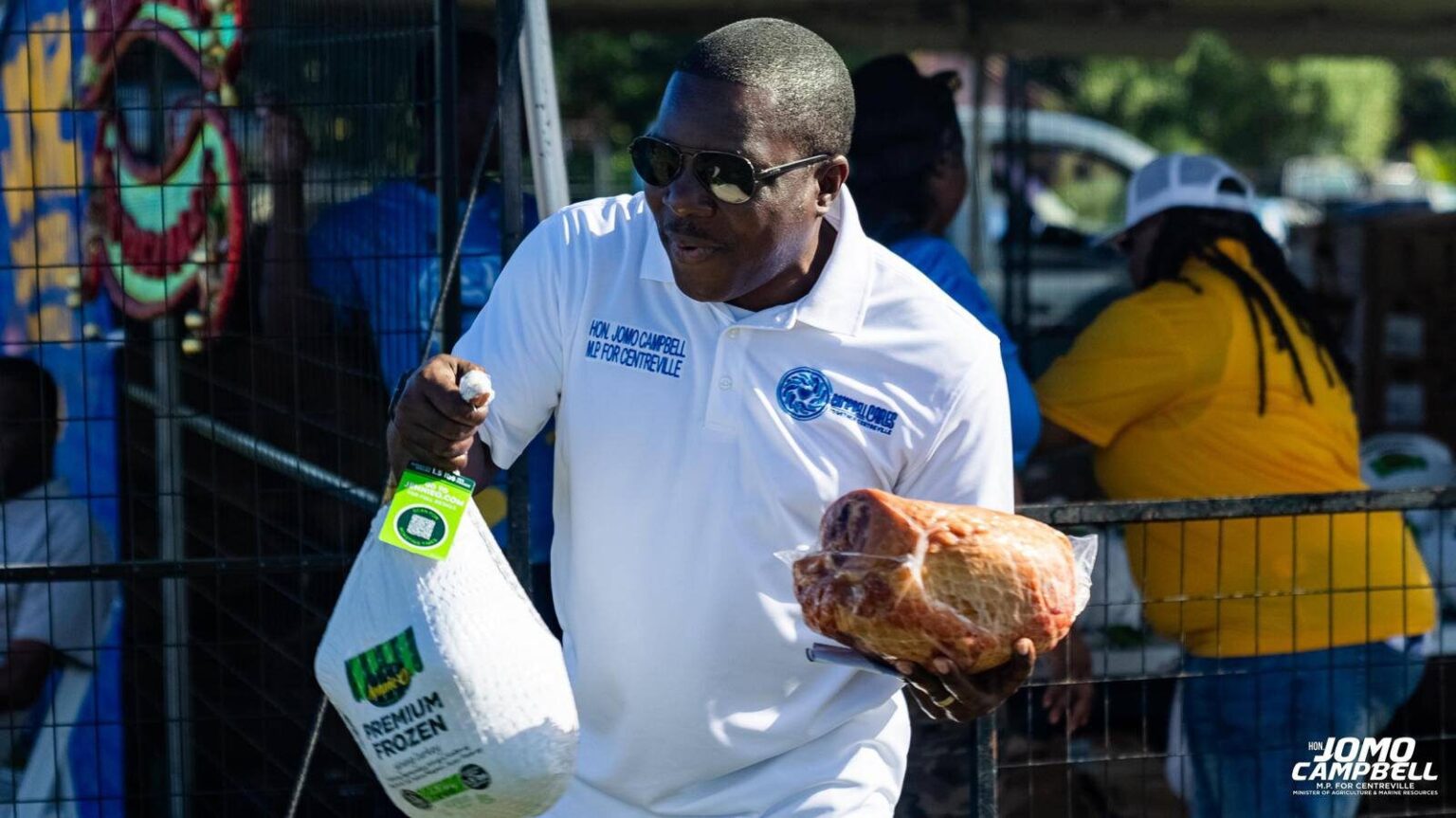 Jomo Campbell and the PLP is throwing hams and turkeys while da FNM ...
