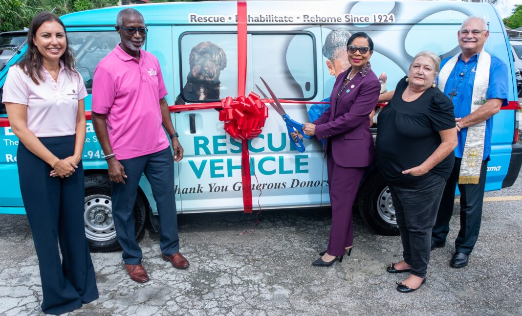 Mrs. Ann Marie Davis Receives a $10,000 Donation by the Cable Bahamas ...